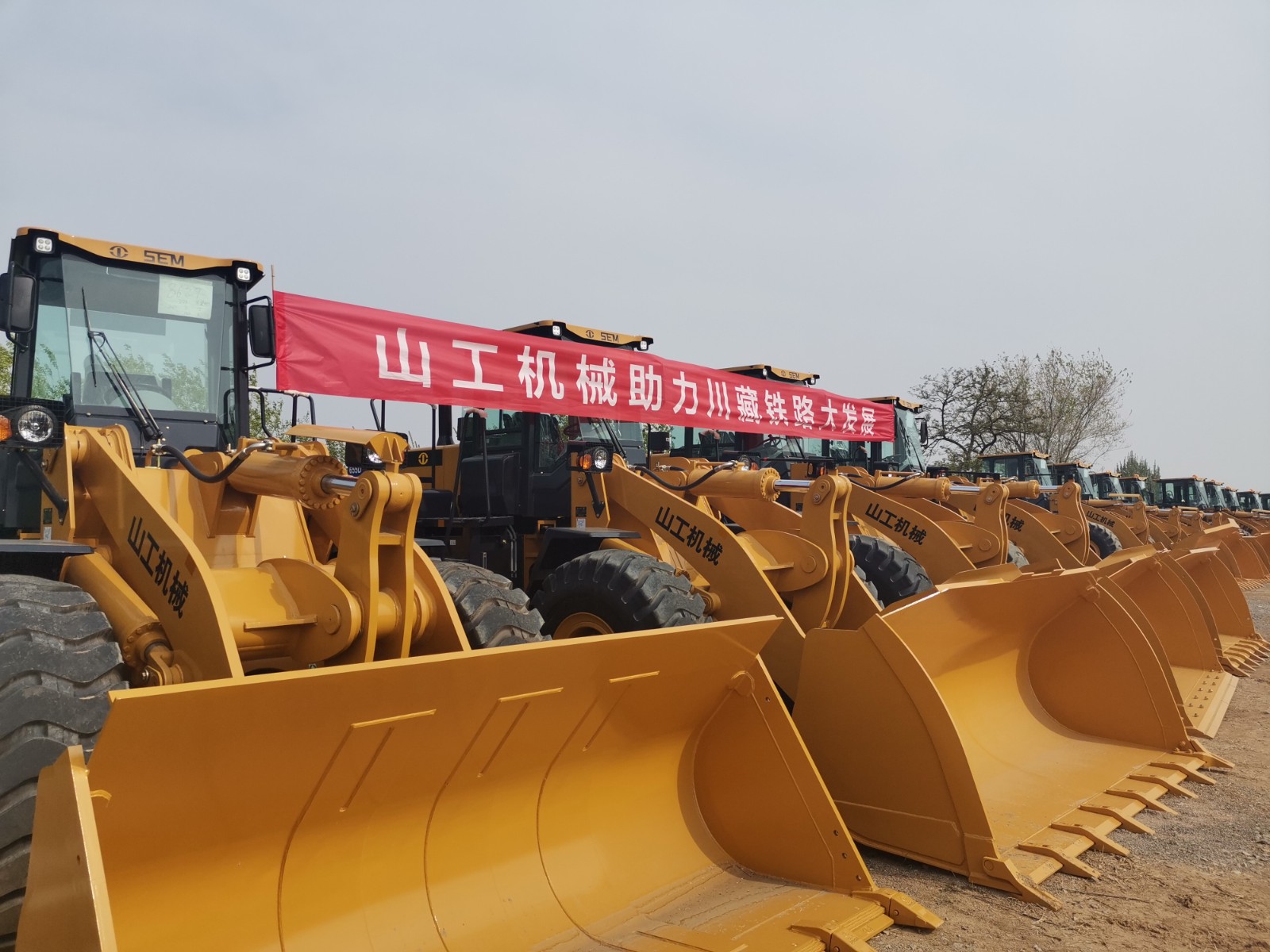 SEM655D Wheel Loader in Sichuan-Tibet Railway Project